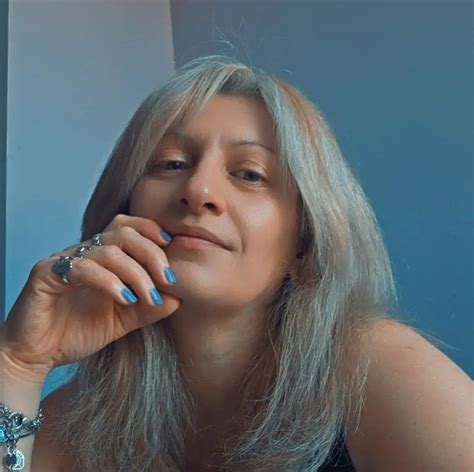 და ქალი 👇👇40 წლის ასაკში ახალგაზრდა ბიჭზე გავთხოვდი Facebook