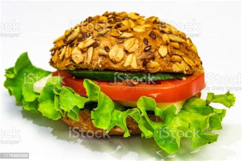 양상추 화이트 치즈 Tomato 오이 슬라이스와 샌드위치를 닫습니다 0명에 대한 스톡 사진 및 기타 이미지 0명 건강한 생활방식 건강한 식생활 Istock