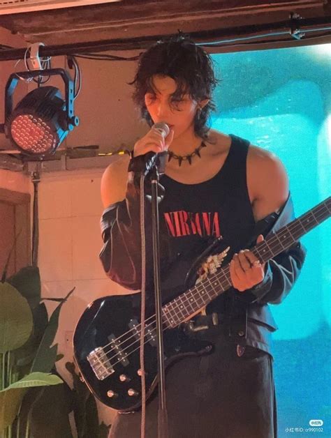 ปักพินในบอร์ด 人間 การสเก็ตภาพท่าทาง โพสท่า เรียนถ่ายภาพ