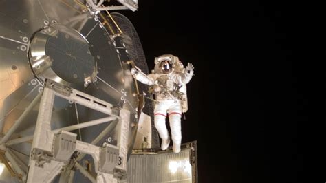 Galerie Montage18  Erledigt Nasa Astronaut Rex Walheim Ist Drei Mal Ausgestiegen