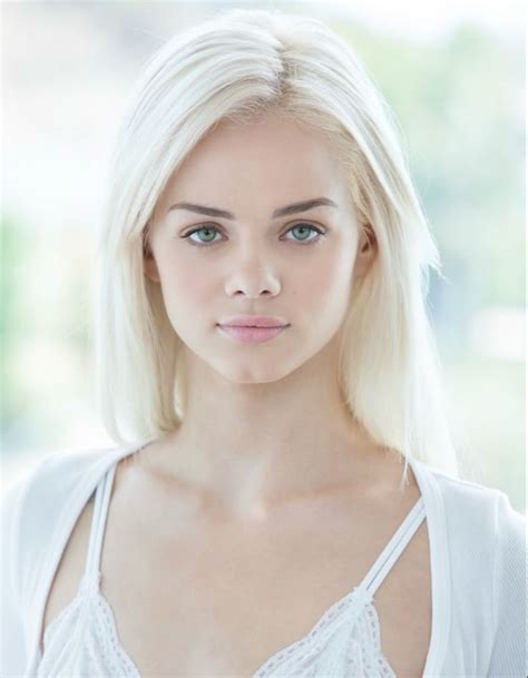 Elsa Jean S Instagram Twitter Facebook On Idcrawl