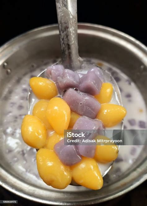 코코넛 밀크와 은행나무 씨앗과 타로 공을 요리 디저트 준비 국자에 대한 스톡 사진 및 기타 이미지 국자 달콤한 음식 미식가 Istock