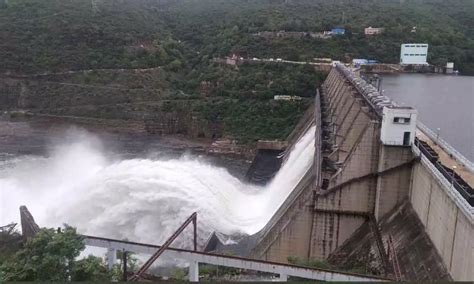 Srisailam Reservoir Overflows Due To Rains 83 811 Cusec Water Released