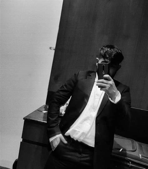 Nisch Indian Male Escort In New Delhi