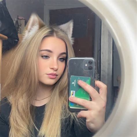 Febe Lapeire On Threads