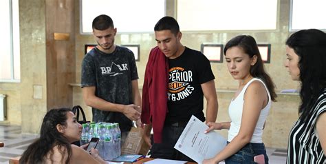 УНСС До 9 ти юли е срокът за записване на новоприетите студенти или за потвърждаване за