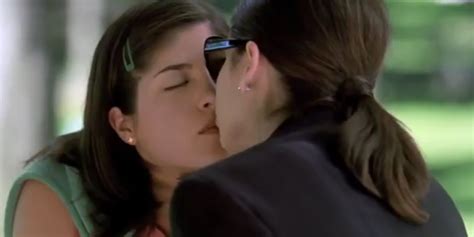 Selma Blair And Sarah Michelle Gellar Recreate Cruel Intentions Kiss