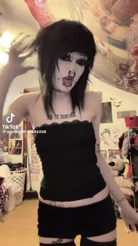 Goth Tiktok Scene Outfits Pretty People Falling In Reverse