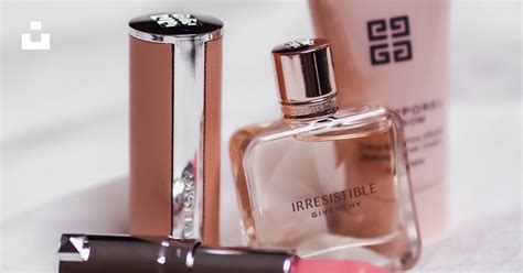 핑크와 실버 매니큐어 사진 Unsplash의 무료 화장품 이미지