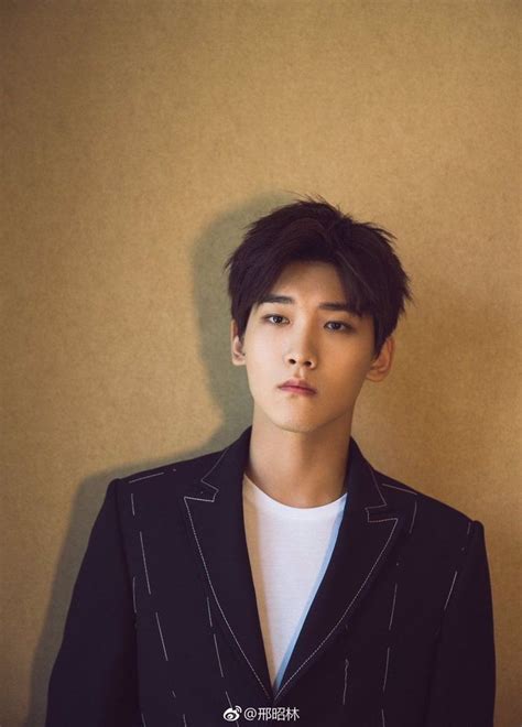 Aktor Cina Cowok Yang Menawan Dan Bikin Jatuh Hati Favorit Halaman Cewekbanget