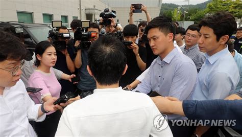인터뷰하는 고유정 현 남편 연합뉴스