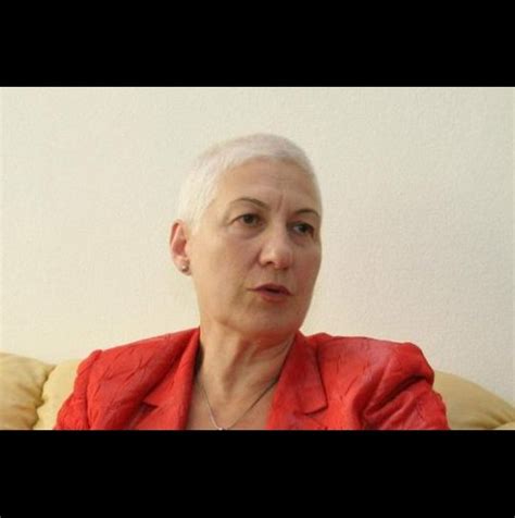 Д р Людмила Емилова Как да отслабнем бързо след празниците и кои храни топят мазнините За Жената