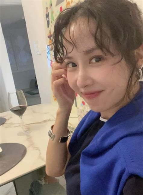 조여정 43세에 뽀글 머리도 힙하게 소화동안 미모 과시 텐아시아 조여정 43세에 뽀글 머리도 힙하게 소화동안 미모 과시 텐아시아