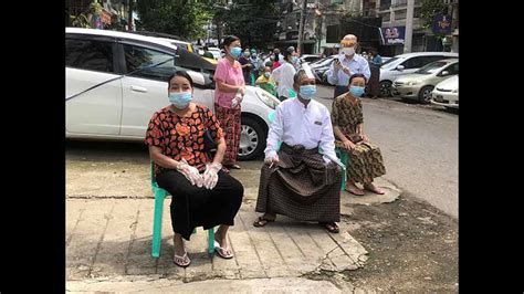 Dvb စမ်းချောင်းမြို့နယ် မြေနီကုန်းတွင် အသက် ၆၀ ကျော် မဲဆန္ဒရှင်များ ကြိုတင်မဲပေး ဓာတ်ပုံ