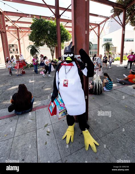 Los Angeles California Usa 30th Oct 2014 Fans Of The Hello Kitty Brand Flock To Opening Day