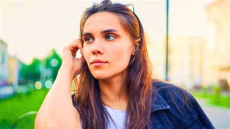 11 Things Youll Notice About Someone Whod Rather Be Alone Than