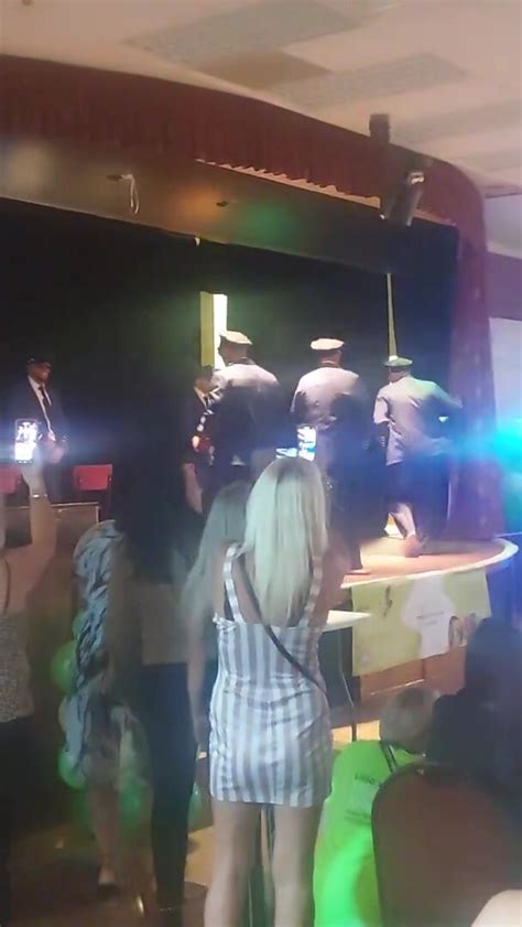 Embarrassed Naked Men Full Monty ThisVid