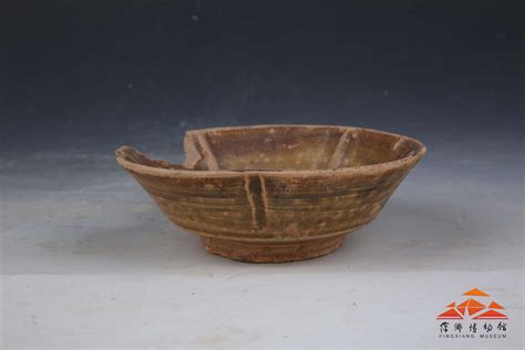 五代青瓷印花纹花口碗 萍乡博物馆