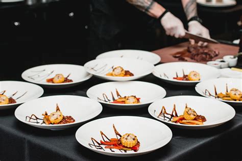 건강 한 신선한 파히타 또는 쇠고기와 함께 Fajitos을 만드는 요리사의 손 쉬운 하지만 맛 있는 건강 한 국가 멕시코 음식 신선한 유기 음식입니다 고기에 대한 스톡 사진