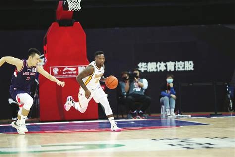 CBA常规赛山西队97 99不敌广州队新外援首秀遗憾错失关键球 东方体育