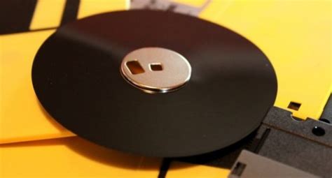 Floppy Disk Belum Ketinggalan Zaman Masih Digunakan Oleh Industri