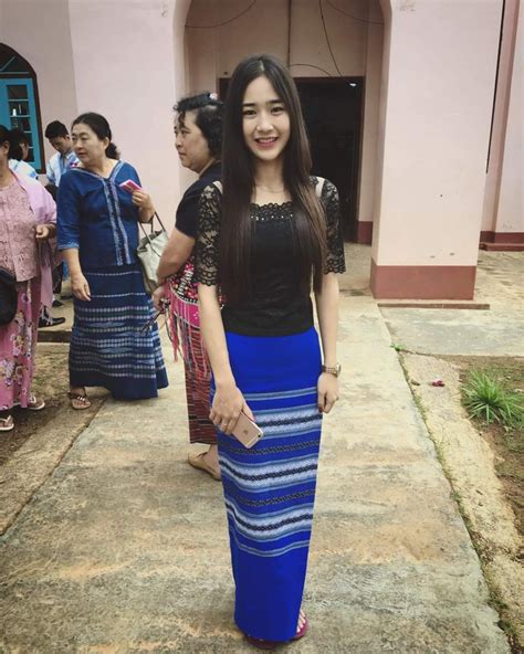 ငေးမောရလောက်အောင် အပြုံးချိုချိုလေးနဲ့ လှသွေးကြွယ်နေပြီး နတ်သမီးလေးတမ