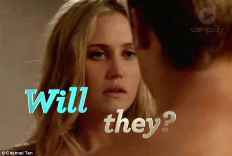 Wonderlands Anna Bamford And Michael Dormans Characters Get Steamy In The Shower Daily Mail