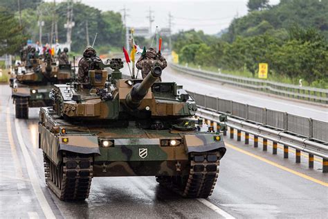 Rok 육군 K2흑표전차 압로강and두만강까지 궤도장비 장거리 기동훈련