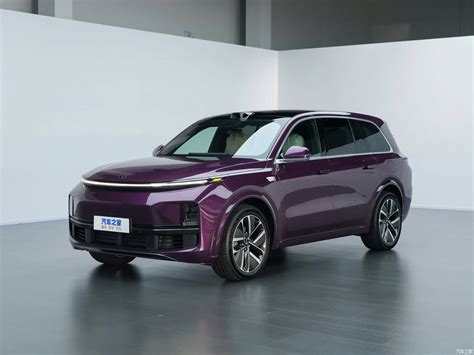 Li L9 Lixiang ЦЕНЫ И КОМПЛЕКТАЦИИ Янв 2026 › Отличия фото характеристики