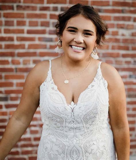11 Different Types Of Lace Explained Savvy Bridal