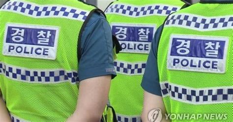 책임성 강화 Vs 사기 저하경찰 조끼 이름표 부착 논란