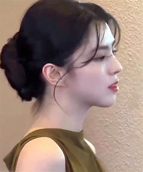 52억 펜트하우스 한소희 그림 같은 비주얼에 숨이 턱…조각상 같은 옆태 여신