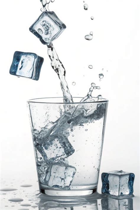 Ice Cubes Falling In Water Creating Splash Stock Illustration Illustration Of Liquidsplash