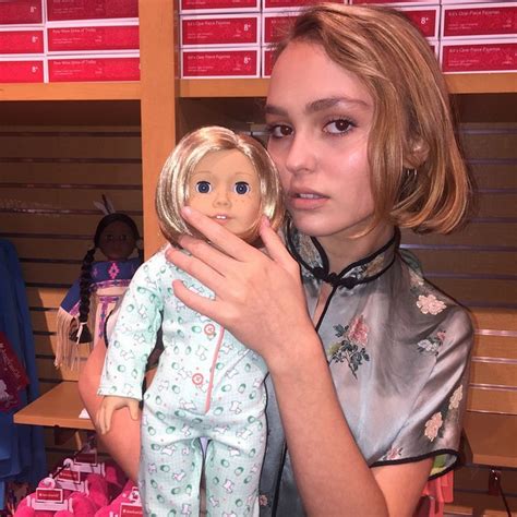 조니뎁 딸 릴리로즈 사진들 해외 연예가 소식 네모판