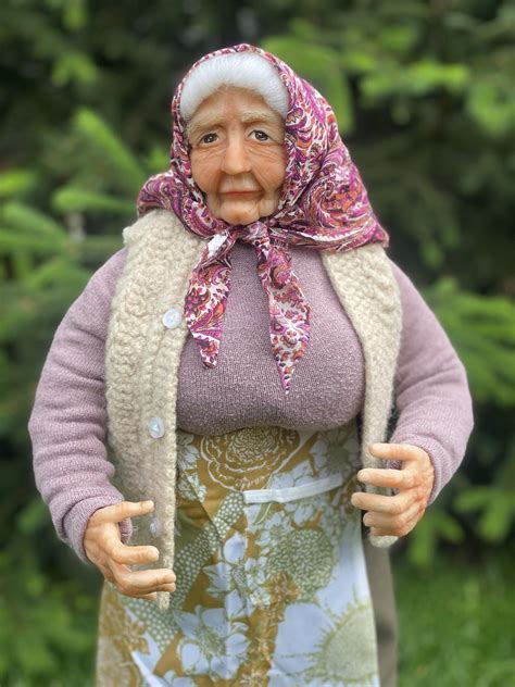 Запознайте се с Лена която създава кукли на най любимите ни баби и дядовци видео