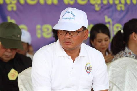 លោកស្រីកិត្តិសង្គហបណ្ឌិត ម៉ែន សំអន អញ្ជើញបើកព្រឹត្តិការណ៍អុំទូកនៅខេត្តស្វាយរៀង សារព័ត៌មាន នគរវត្ត