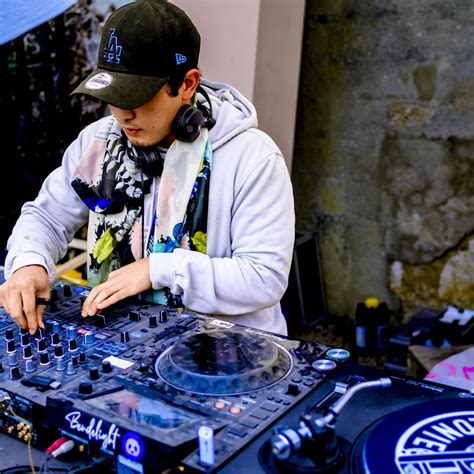 Sho Sho · Artist Profile