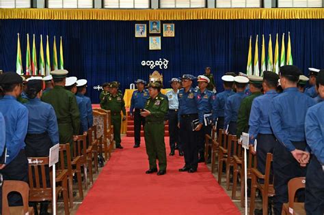 စစ်ရေးသတိရှိဖို့ ရန်ကုန်တိုင်းစစ်ဌာနချုပ်ကိုရောက်ချိန် စစ်ခေါင်းဆောင်ပ