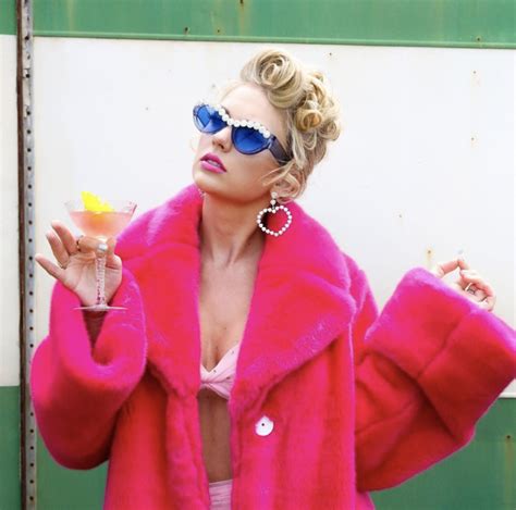 16 Best Taylor Swift Halloween Costumes For Every 2025 Era
