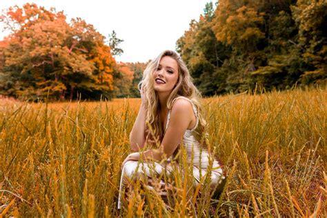 Emily Ann Roberts Is Touring With Blake Shelton And Dreaming Of Her