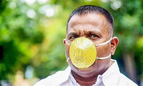 Энэтхэг эр 4000 ам долларын алтан маск хийлгэж зүүжээ