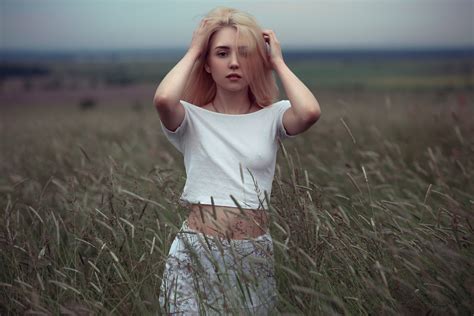 Women Blonde Nipples Through Clothing Belly Women Outdoors