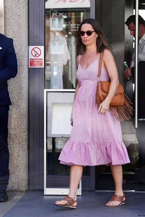 A Look Back At Pippa Middletons Chic Maternity Style Maternity