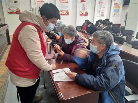 共享位置 分享快乐 社区老年手机课堂第五讲 郑州市金水区华心社会工作服务中心华心社工