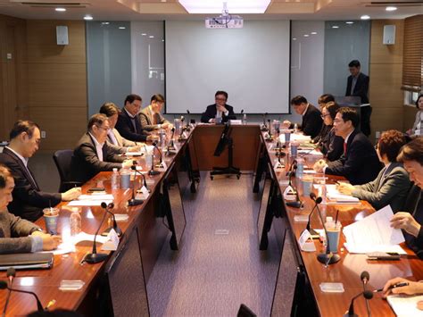 샘표가 한국식품산업협회 회장사로전통 장류 진영서 우려 목소리 왜