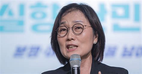 아프리카 강제실향난민 해법 포럼에서 토론하는 강민아 이화여대 교수