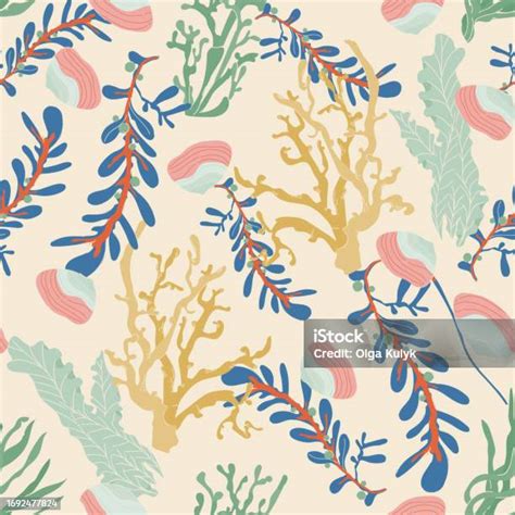산호 폴립과 해초는 베이지색 배경에 매끄러운 벡터 패턴을 가지고 있다 다시마 Laminaria 조류 바다 암초 자연 그림입니다 수중 식물은 섬유 직물 벽지 또는 포장지