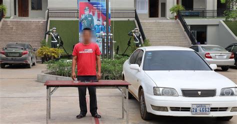 ឣាវុធហត្ថខេត្តបន្ទាយមានជ័យបញ្ជូនជនសង្ស័យម្នាក់ ទៅតុលាការ ក្រោយស៊ីដាច់លុយថៅលក់គ្រឿងសំណង់របស់ខ្លួន