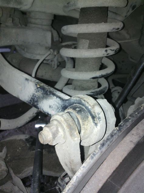 Замена сайлентблоков верхних рычагов задней подвески — Toyota Avensis Ii 1 8 л 2006 года