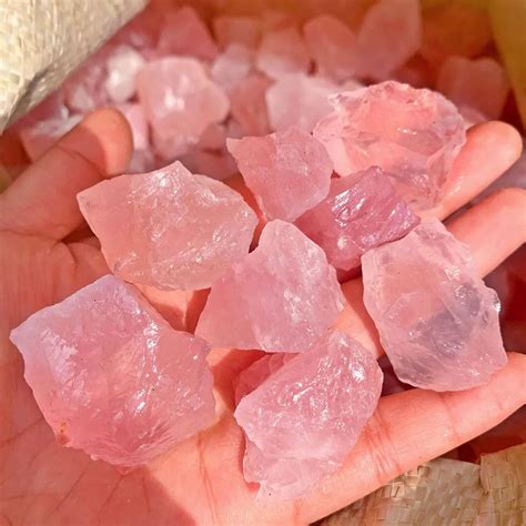 50g 로트 벌크 무작위 천연 핑크 로즈 쿼츠 러프 원시 크리스탈 스톤 락 미네랄 시편 치유 Reiki 홈 인테리어 Diy Rq